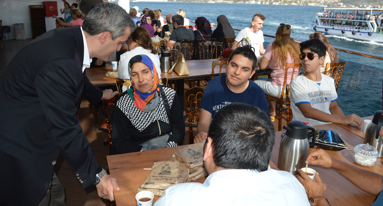 Üsküdar Belediyesi, Valide Sultan Gemisi ile engellilere boğazı ...
