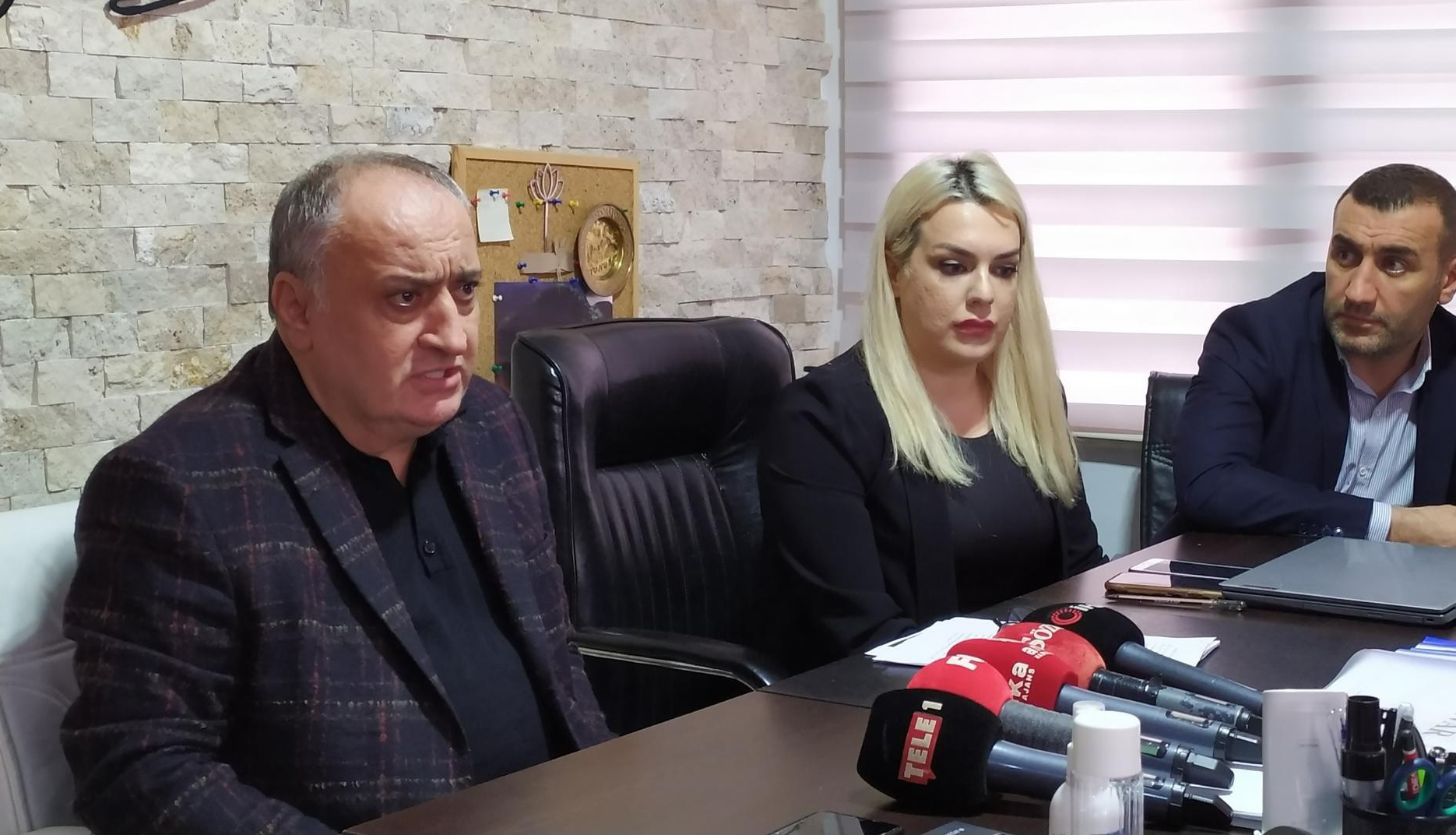 Cihan Kolivar, hakaretlerine kaldığı yerden iftira da atarak devam etti » İstanbul Takipte ...