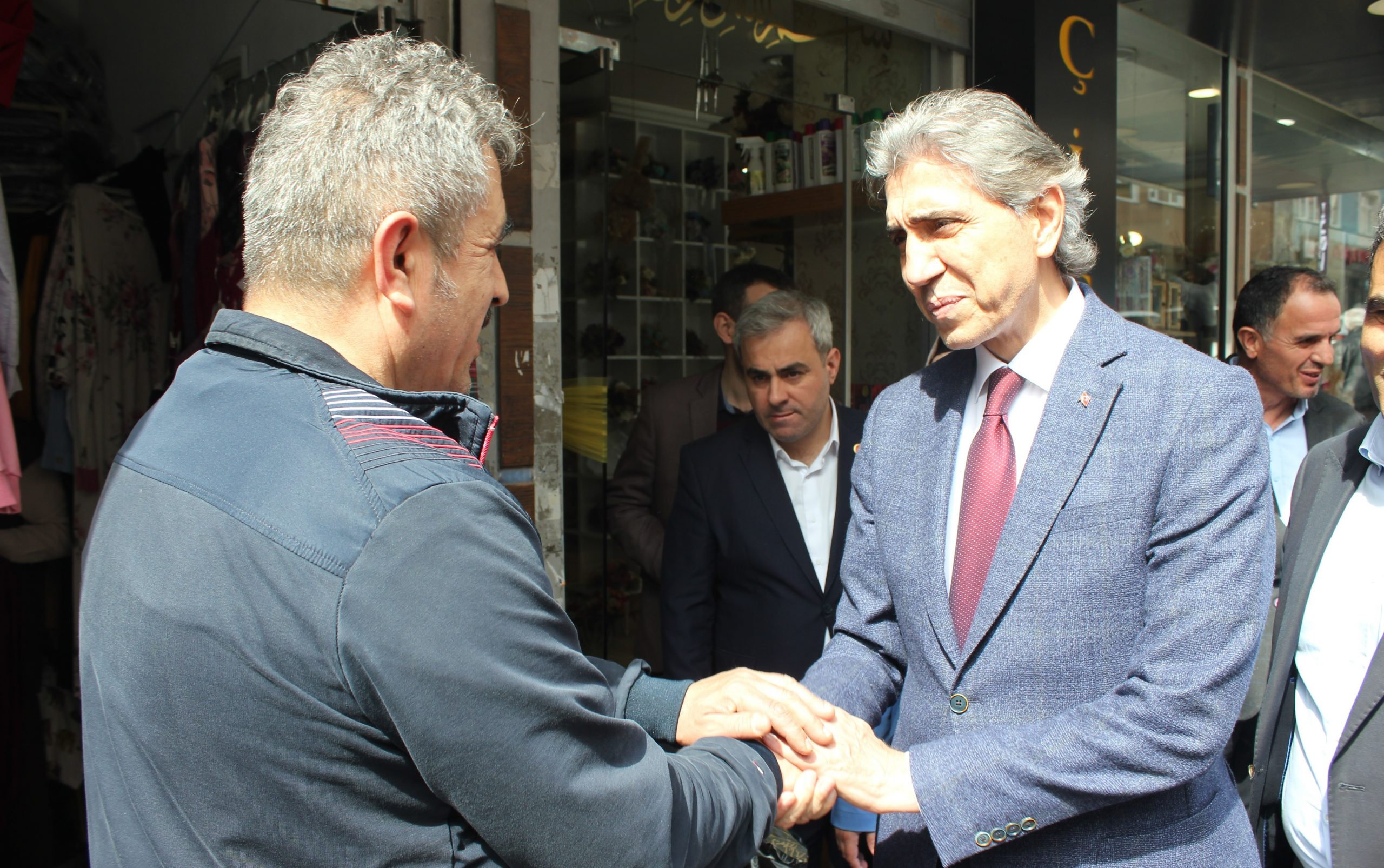 İstanbul Milletvekili Mustafa Demir, siyasi tecrübesi ile sahaya hâkim ...