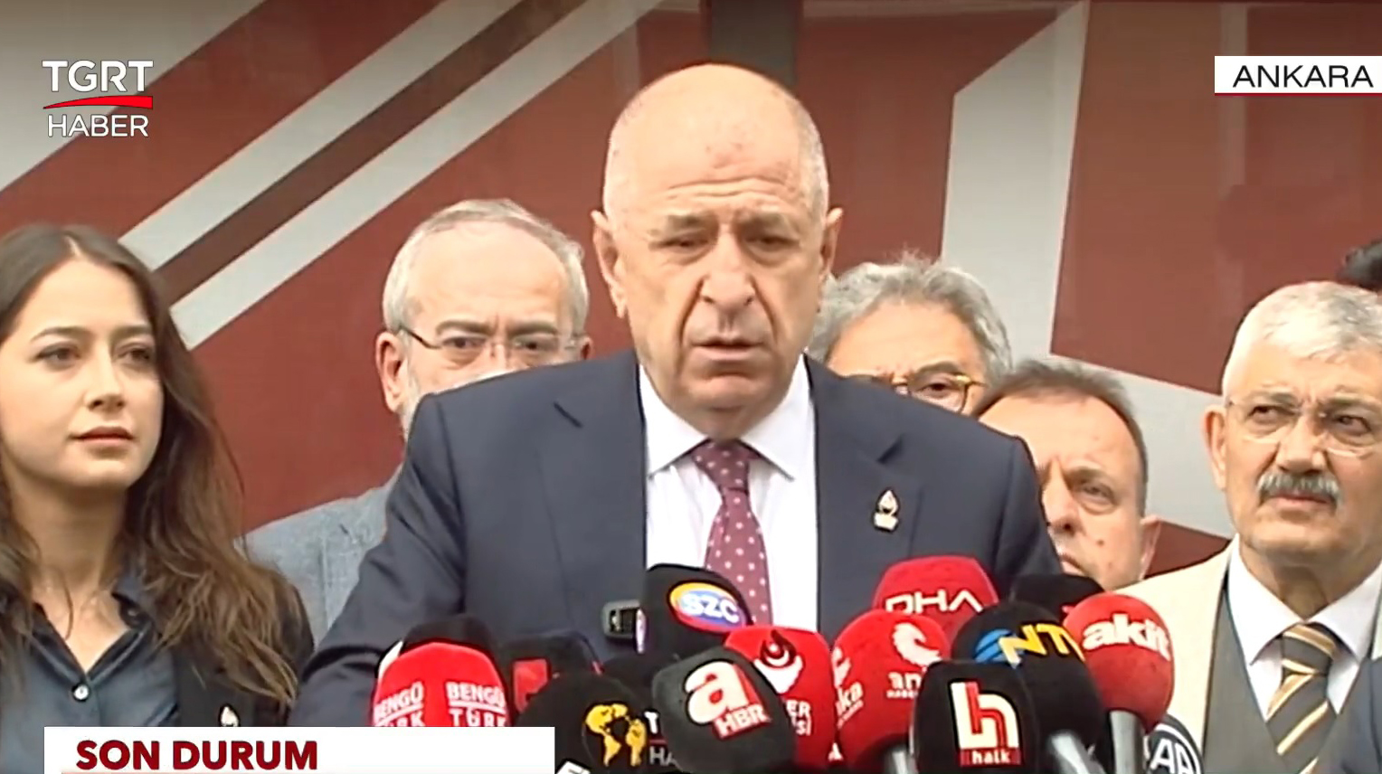 Ümit Özdağ ortada kaldı, alana, üstüne iki adet çamaşır leğeni ...